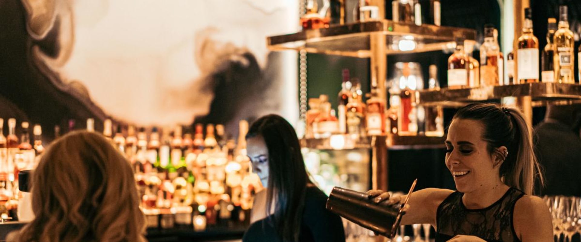 What is the Dress Code for Restaurants and Bars in Scottsdale?